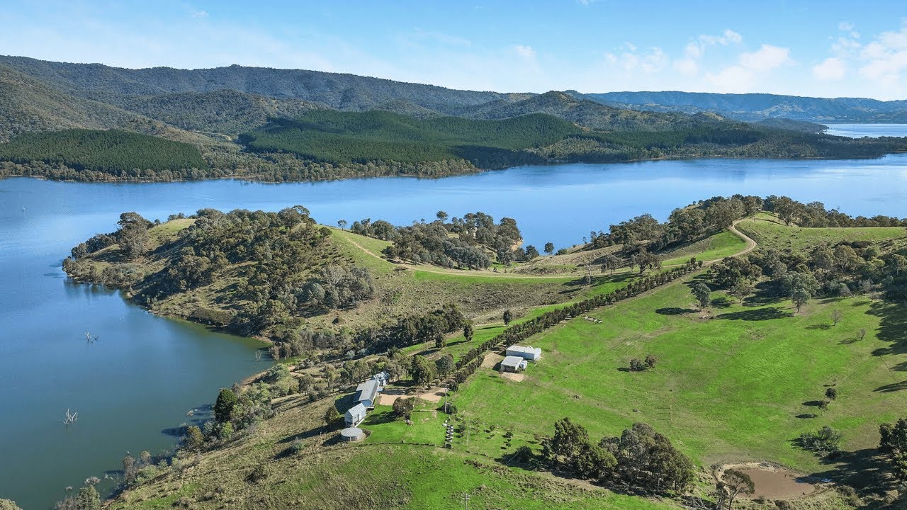 Breathtaking Panoramic Lake Views - 111 Glencoe Ridge [ Howes Creek ...