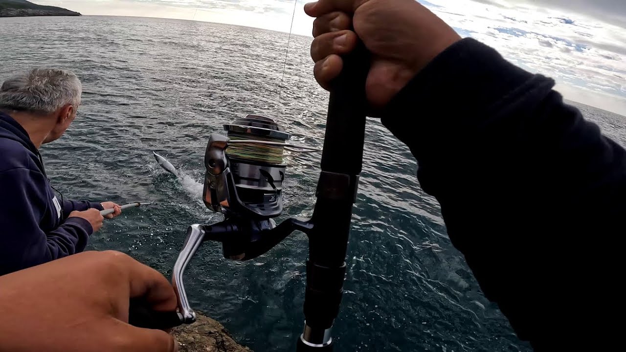 SHORE JIGGING AND SPINNING crazy fish - YouTube