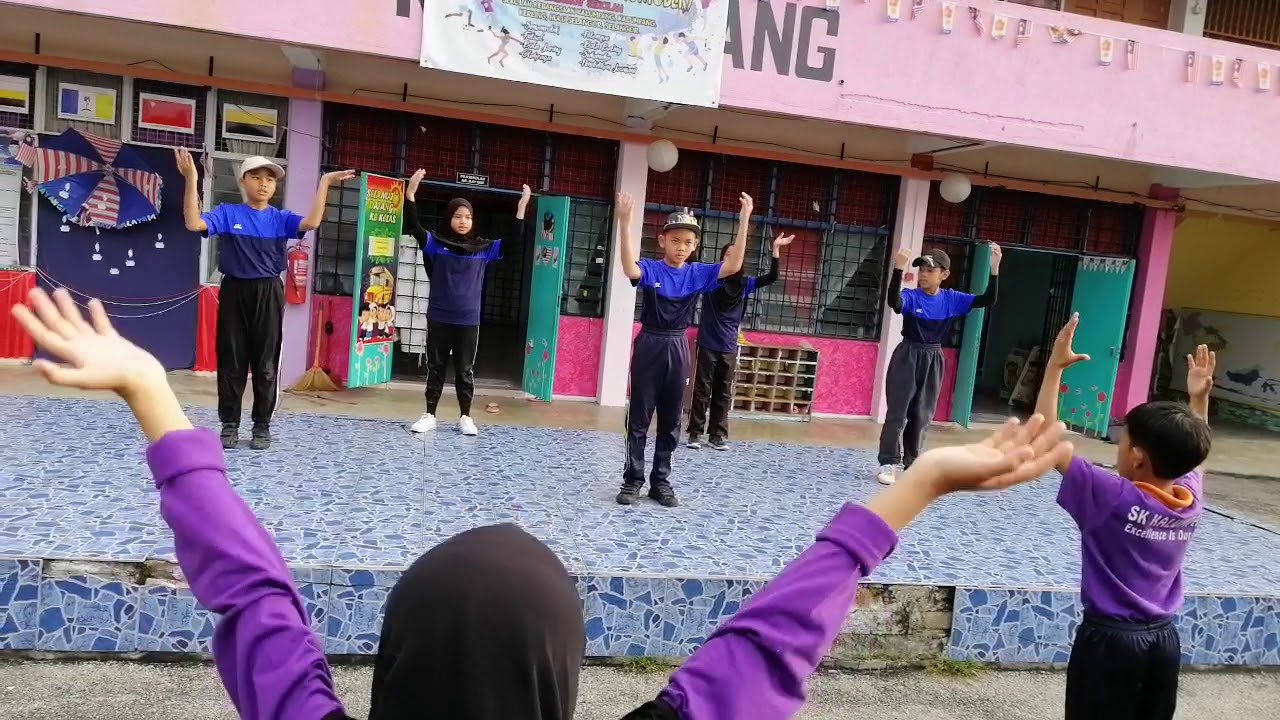Senamrobik Hari kanak-kanak SK Kalumpang 2019 - YouTube