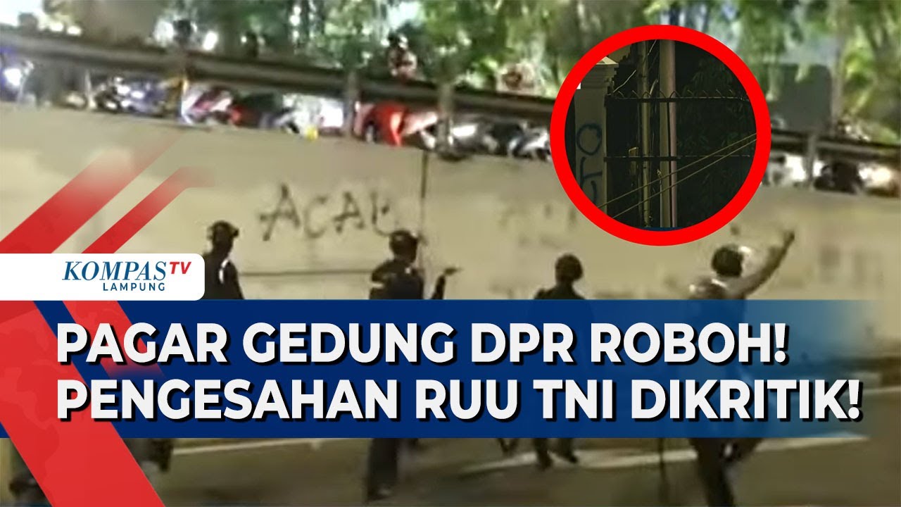 Pagar Gedung DPR Roboh! Begini Suasana Demo Mahasiswa Tolak Pengesahan ...