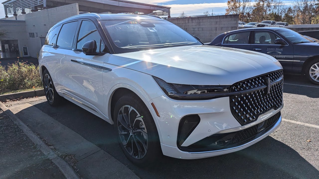 2024 Lincoln Nautilus White w/Black Roof/Truffle - YouTube