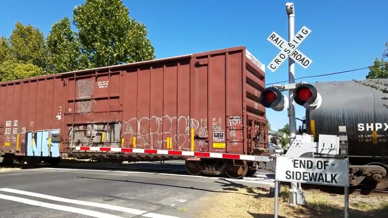 Union Pacific 635 YSR61r Local, F Street Railroad Crossing, Federal ...