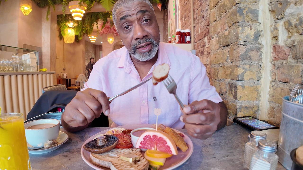 Trying A Full English Breakfast At A Small Local Cafe In Hackney: Beans ...