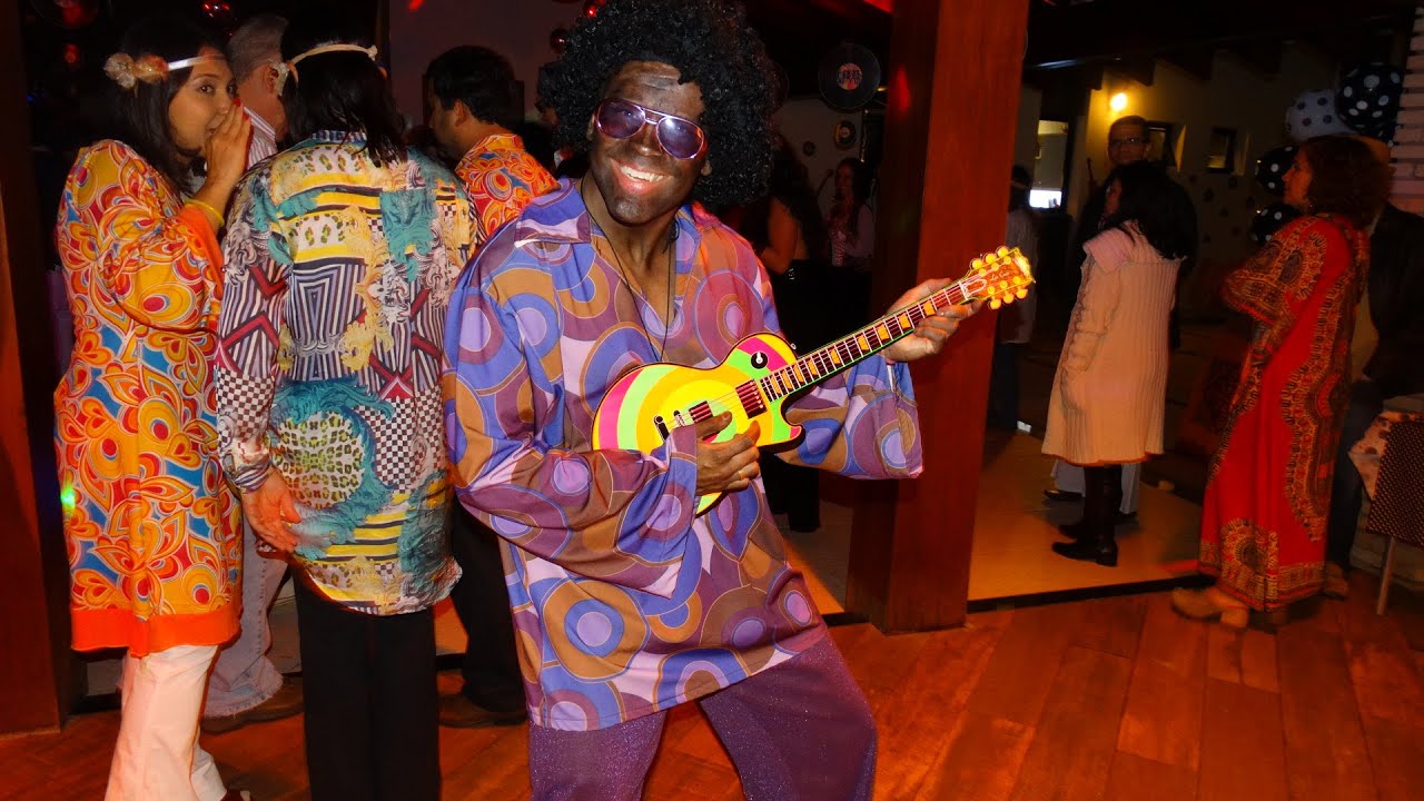 Nego Branco requebra ao som dos anos 80 - YouTube