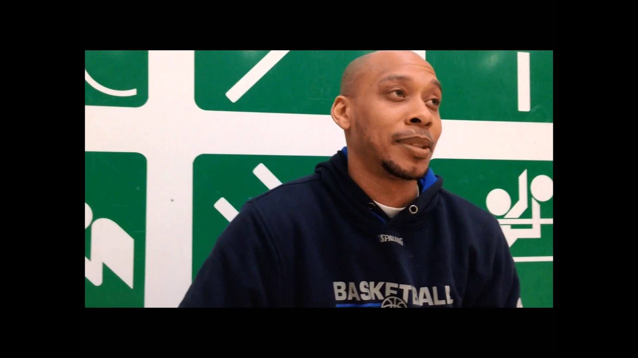 Interview med den store basketball profil Johnell Smith - YouTube