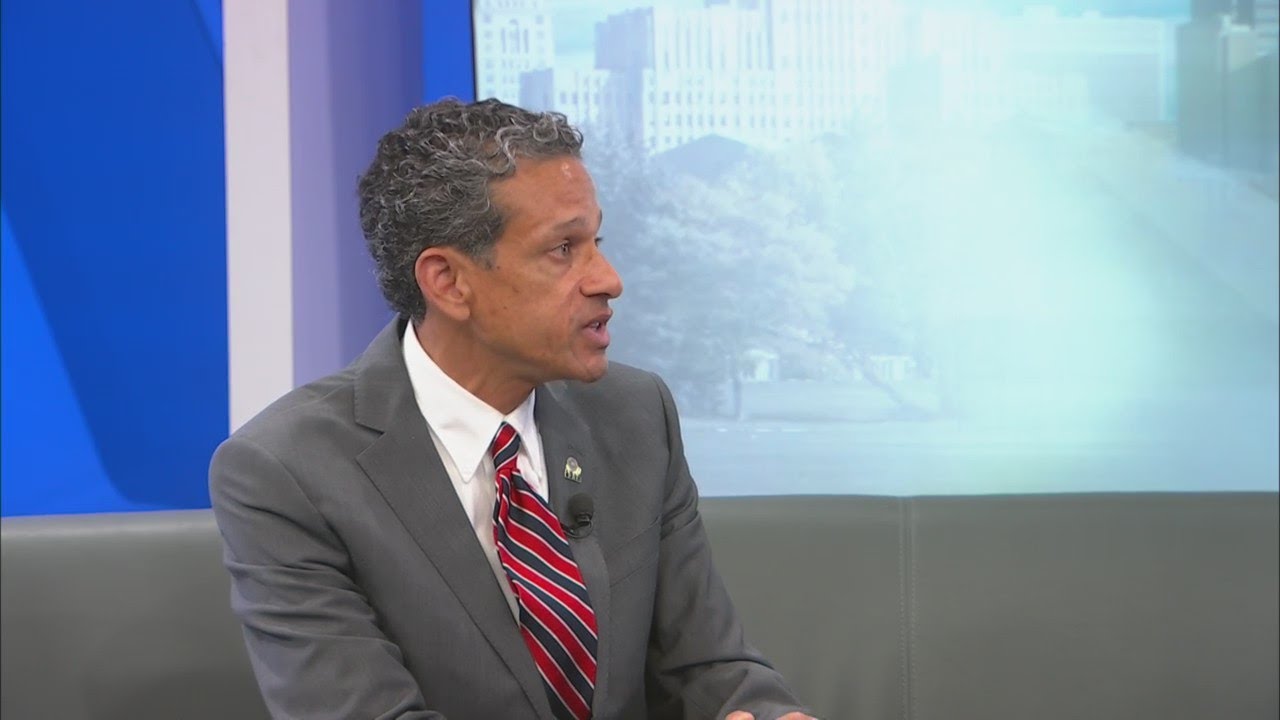 Retired FBI special agent talks preventing and staying safe during ...