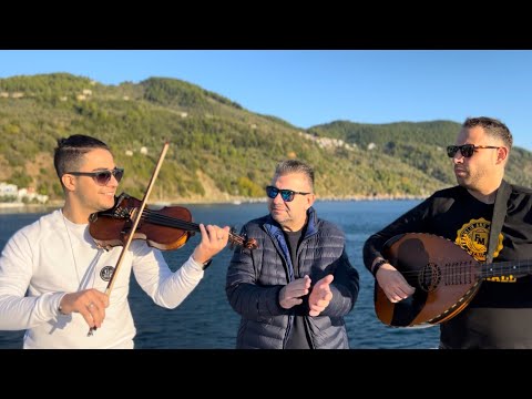 ΣΤΟ ΠΟΥΝΤΙ...έτσι αυθόρμητα απο το λιμανι στο Λουτράκι με βιολί και ...