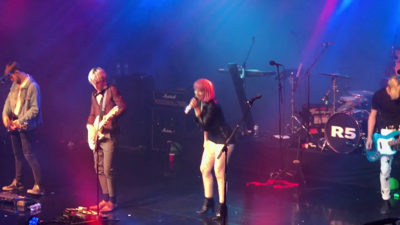 Lightning strikes - R5 New Addictions Tour - São Paulo 2017 - YouTube