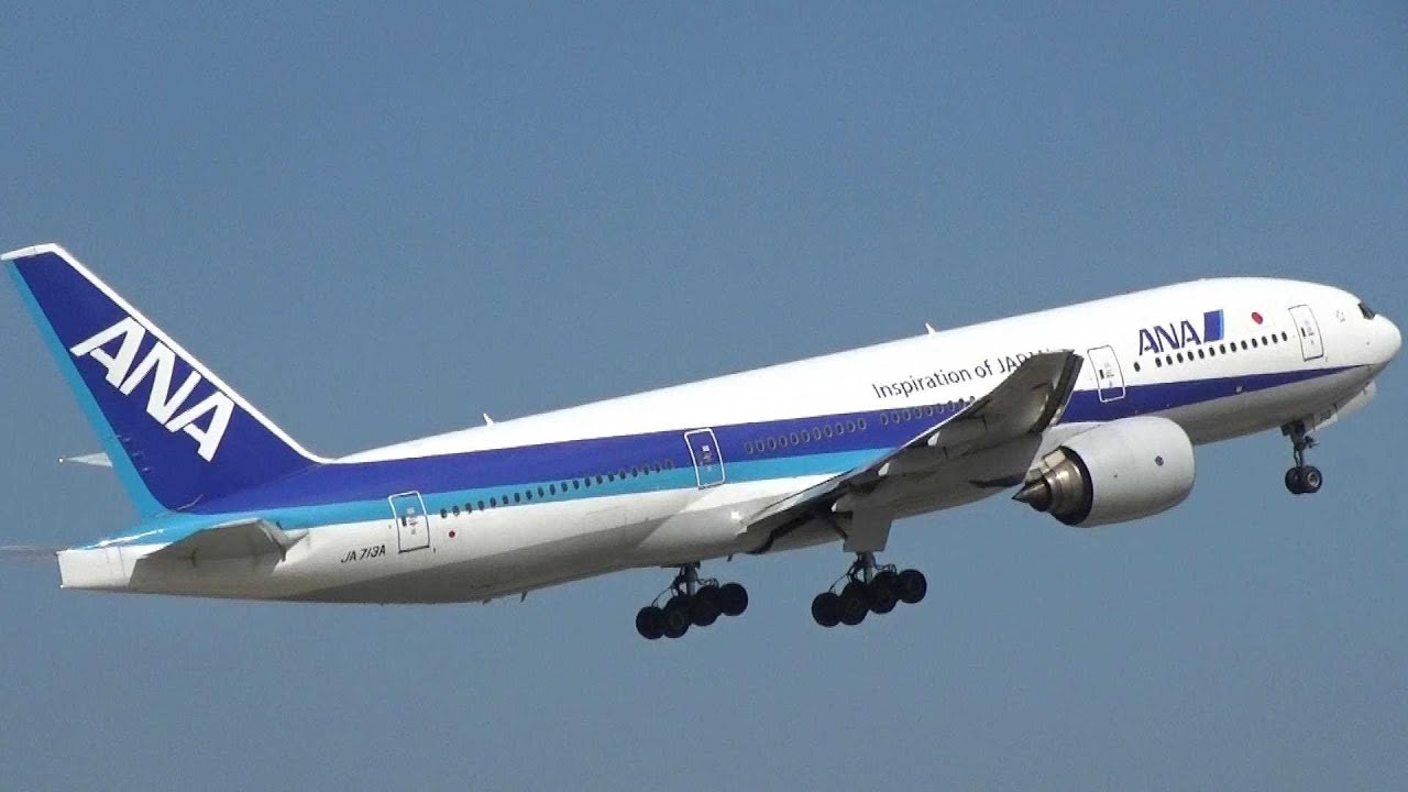 ANA B777 200 at Komatsu Airport / 小松空港のANA B777-200 - YouTube