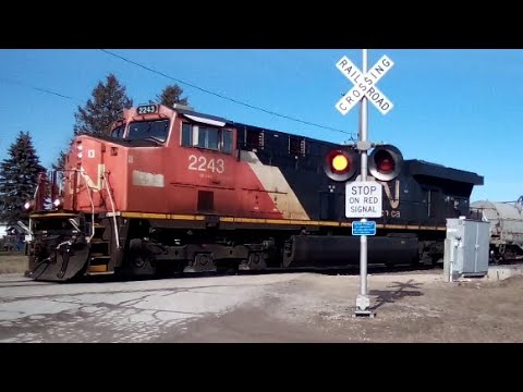 Rocking Horn! (CN 2243/DPU CN 2292) Blowing Through Menominee Michigan ...