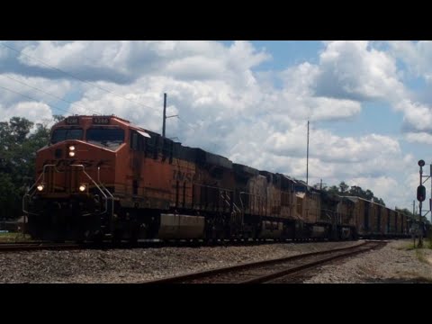 BNSF/D9 rebuild!!! BNSF #4286 leads a happy WB UP M-LIEW10 out of Livonia, Louisiana!!! - YouTube