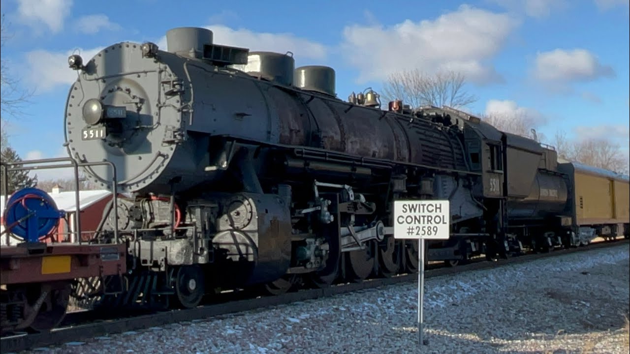 UP 5716 leading UP donation with 3985 5511 6936 - YouTube