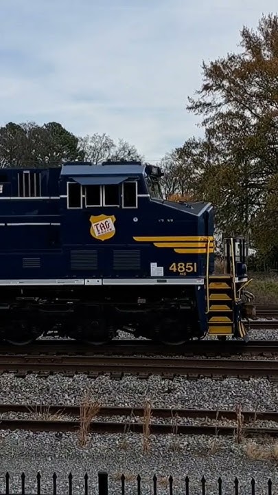 NS 4851 (TAG heritage unit) leads a train through Dalton, Georgia. #ns #heritageunit - YouTube