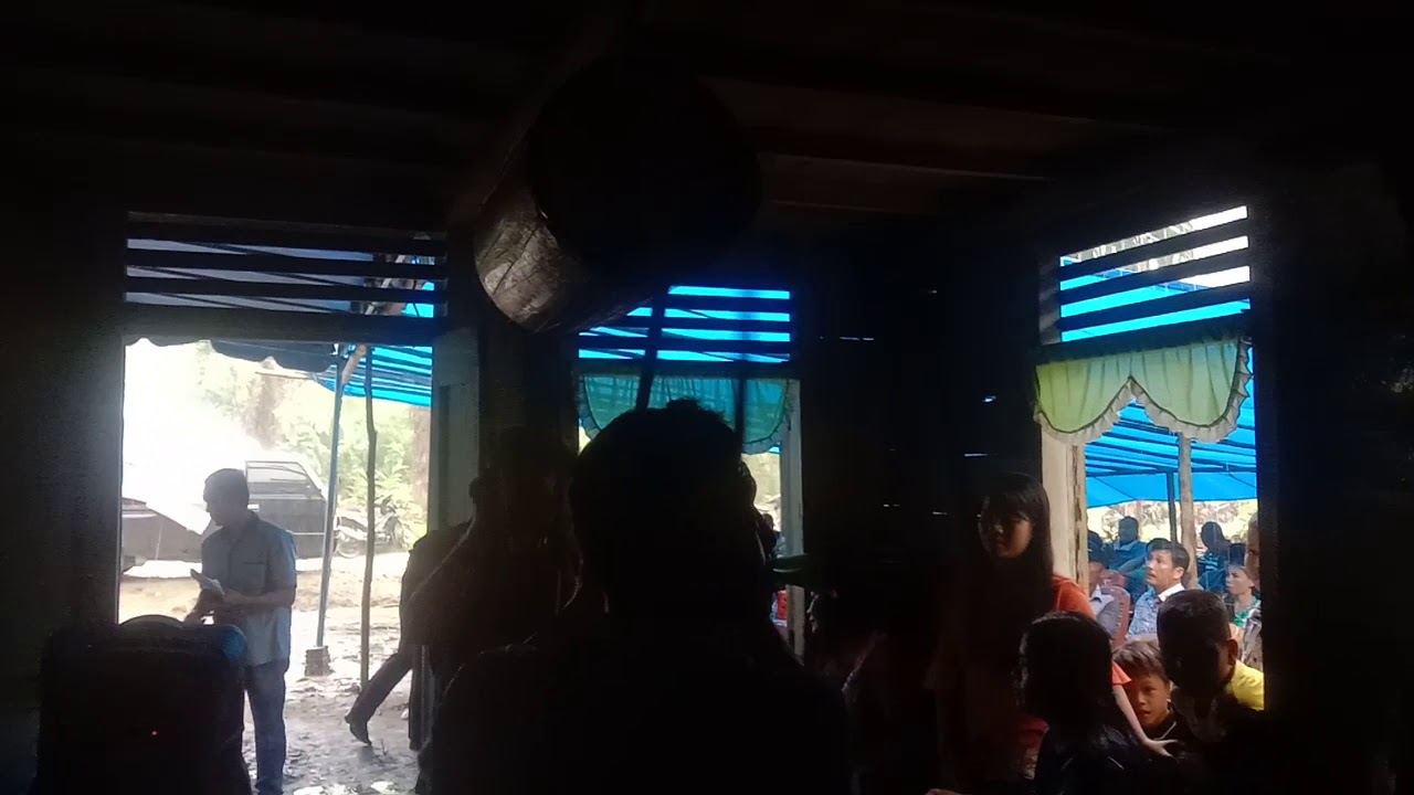 Famözi aramba, Faritia Göndra || Acara Adat Nias - YouTube