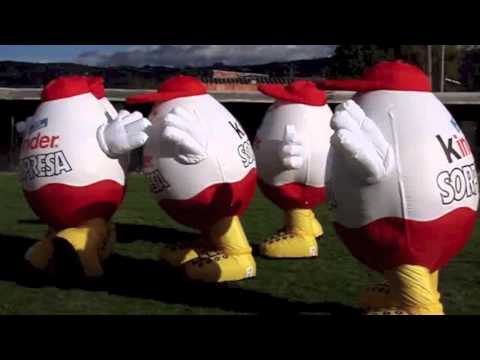 Disfraz Botarga Inflable Huevo Kinder - YouTube