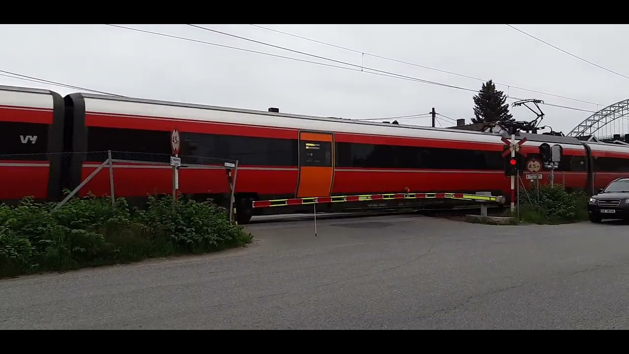 Snarveien Planovergang, Fredrikstad - 27.6.2021 / Snarveien Railroad ...