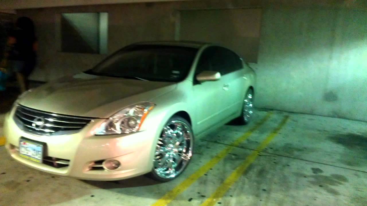 altima on 22's - YouTube