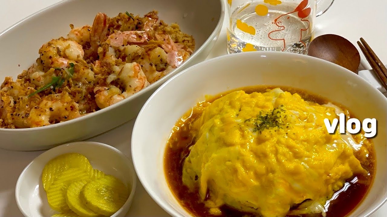 Eng 자취생브이로그•감성 돋다 또 텐션 올랐다가 흐름 따라가기 힘든 자취생 일상😇 떡국떡 떡볶이 만들기 회오리 오므라이스 버터갈릭홍새우 돼지국밥 곱창 대창