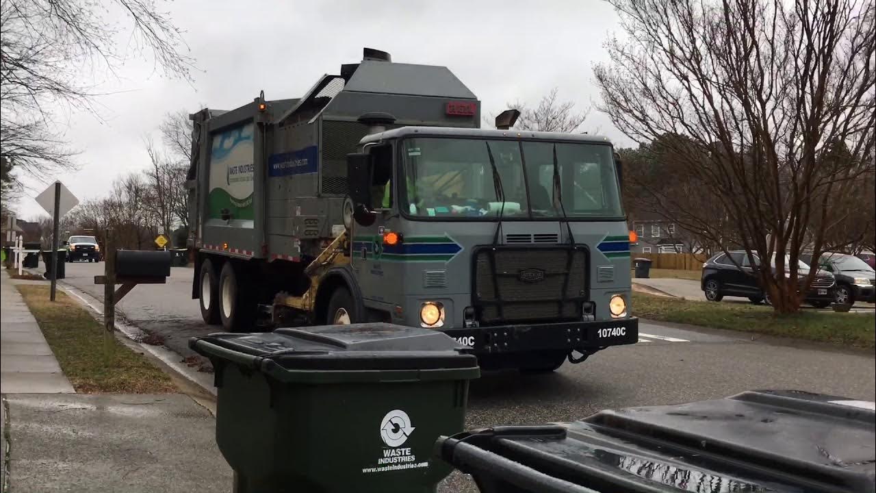 2 Heil Pythons workin’ trash & recycling! - YouTube