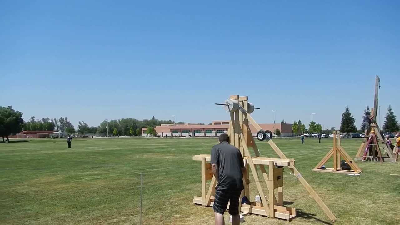 Floating Arm Trebuchet 250ft shot w/ basketball - YouTube