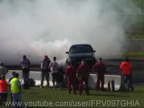 HOLDEN COMMODORE V8 UTE BURNOUT AT SUPERNATS 16 - 7/11/2010 - YouTube