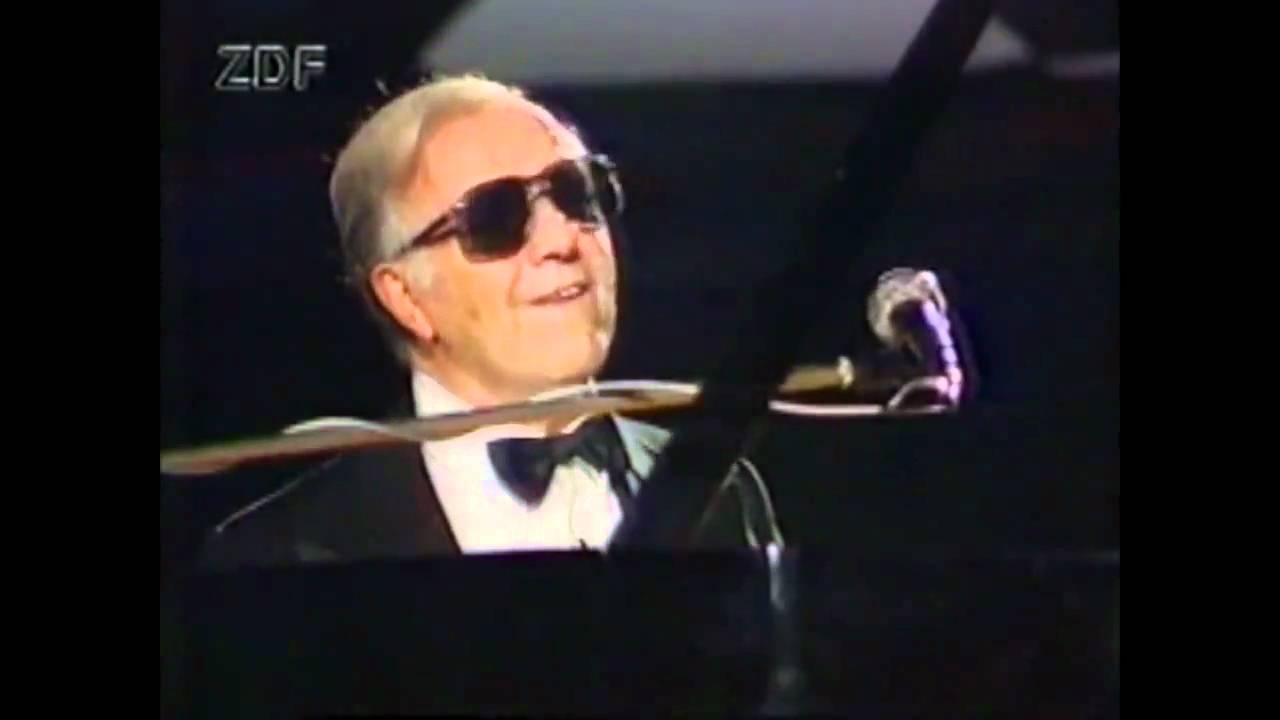 George Shearing - Interview and Improvisation - YouTube