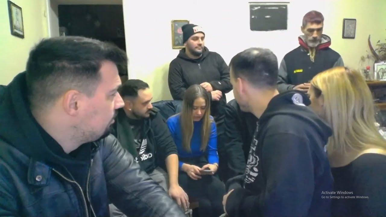 Ο Αρχηγος Εδιωξε τον Red Dragon απο το Σπιτι - YouTube