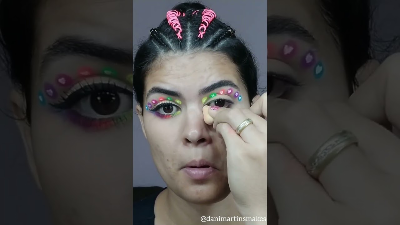 Saiu o tutorial desse olho tendência para o carnaval 🎭#makeup #carnaval ...