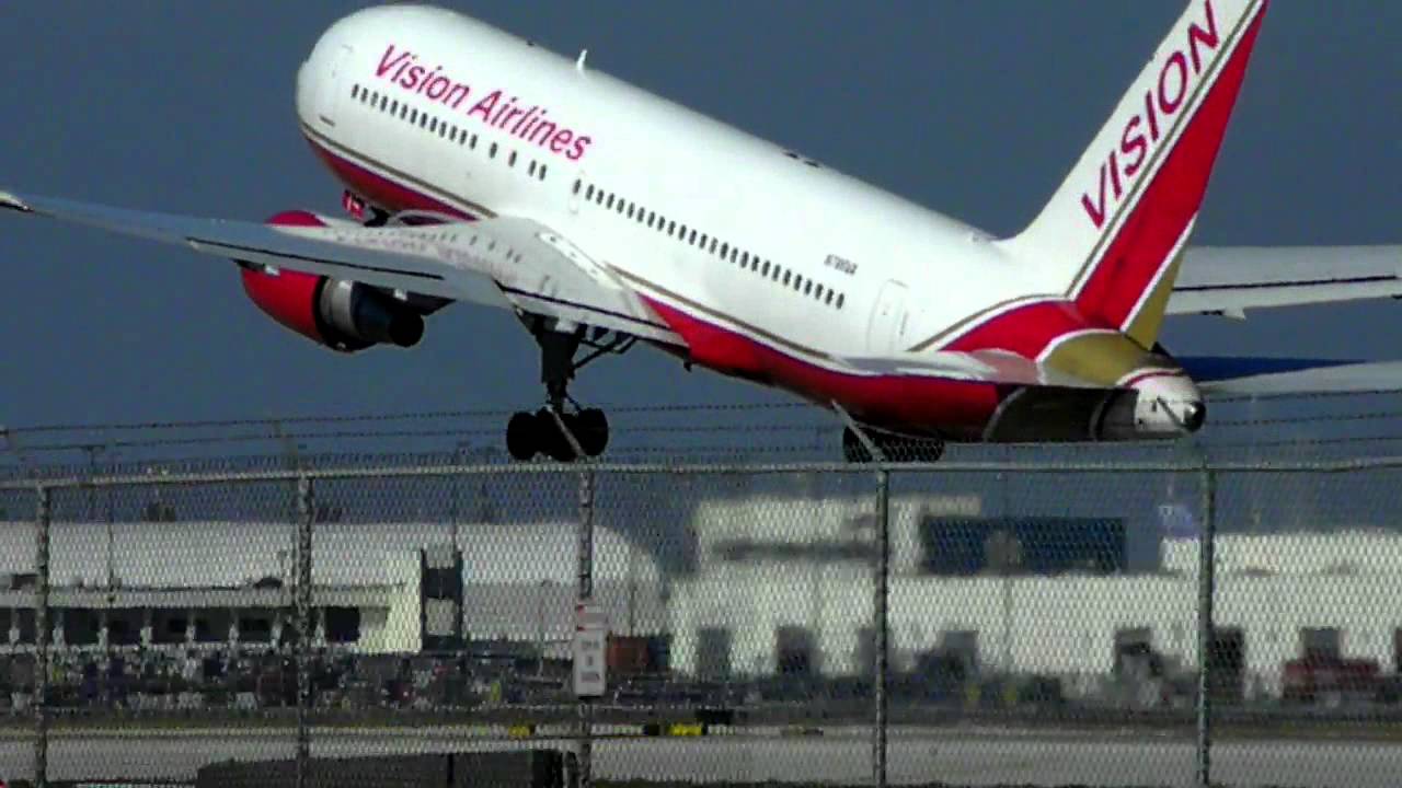 Vision Airlines Boeing 767 takeoff on runway 27. - YouTube
