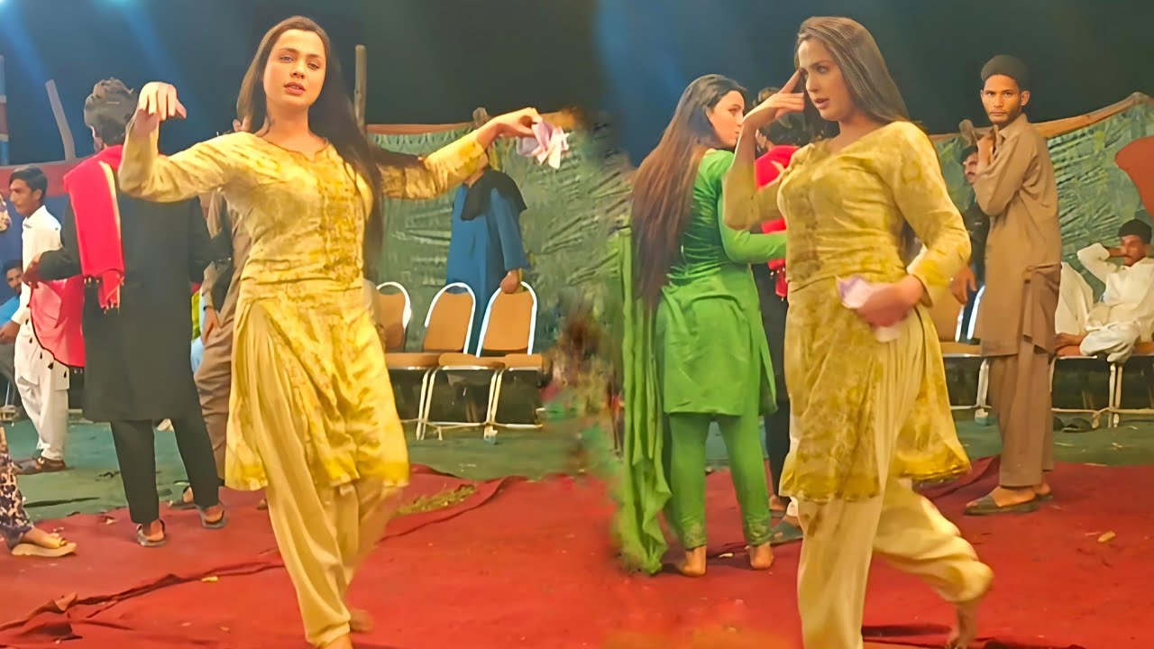 Dholy Nu Banda Mul Lay Le 2025 | Madam Malka Jan Saraiki Dance ...