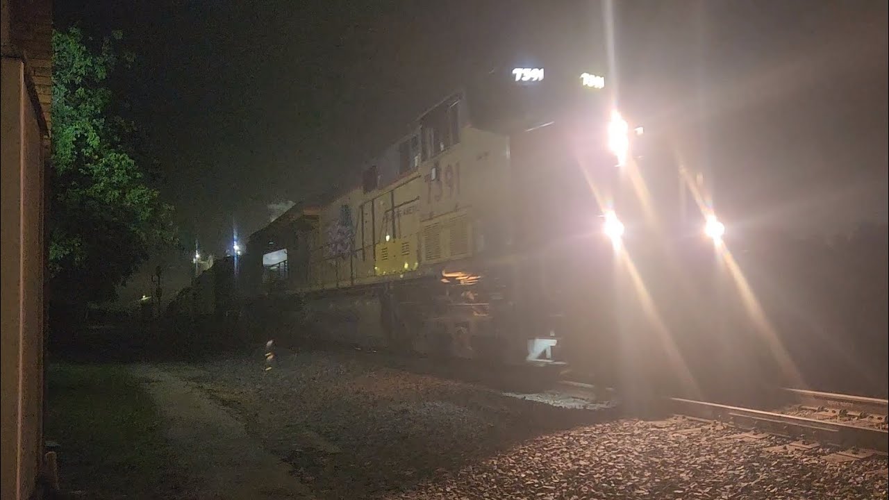 UP 7391 Slowly Leads MFWSA Through McNeil, TX - YouTube