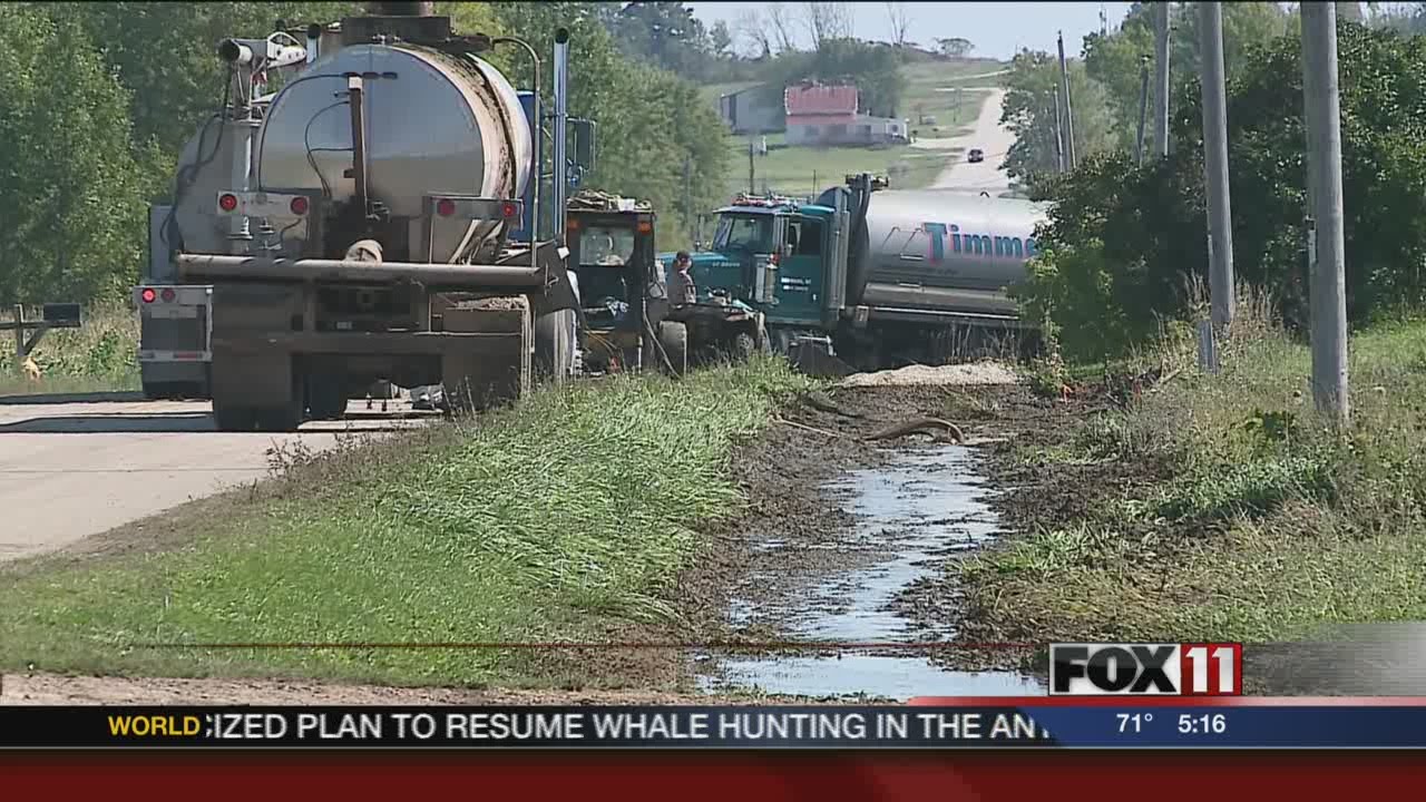 Door County manure spill clean up continues - YouTube