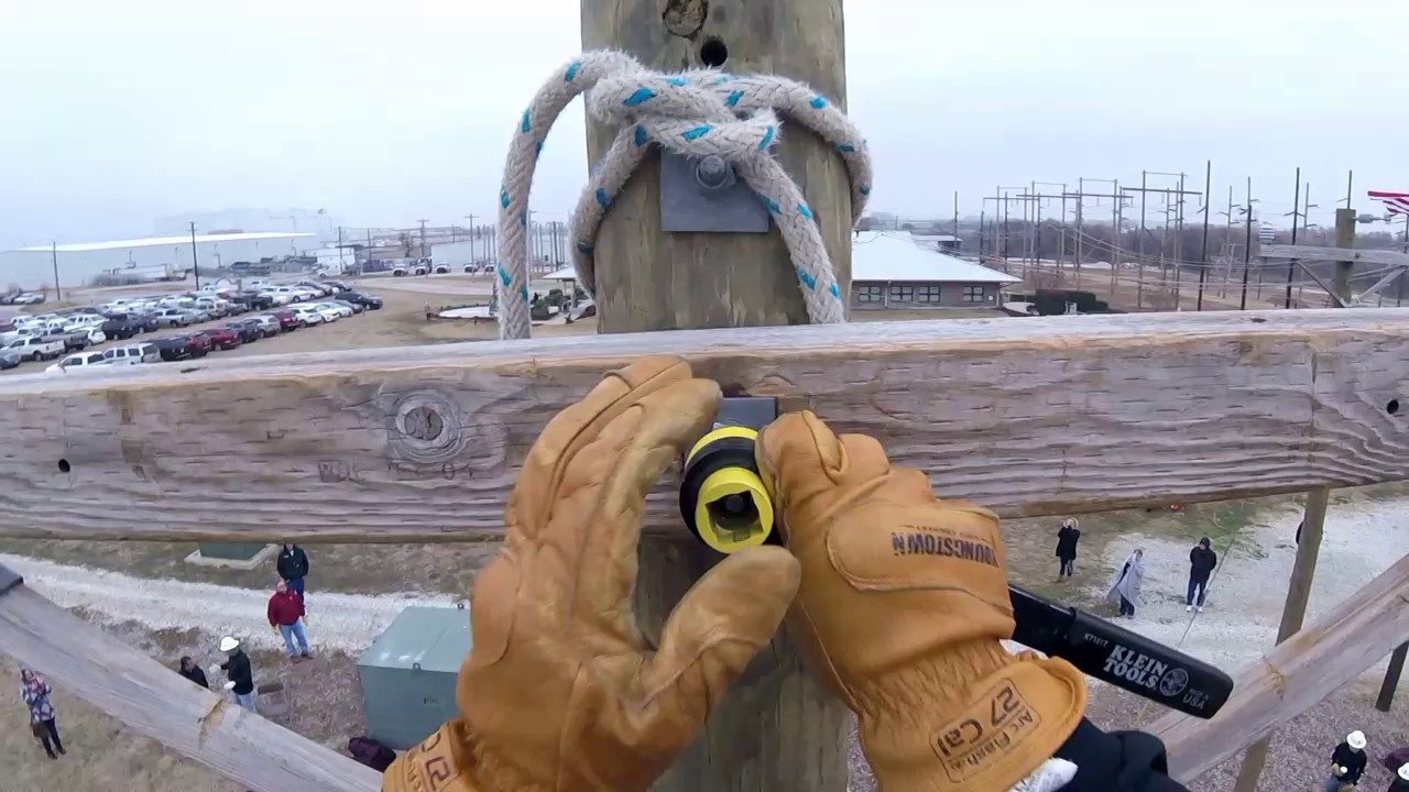 Lineman rodeo. Single cross arm changeout - YouTube