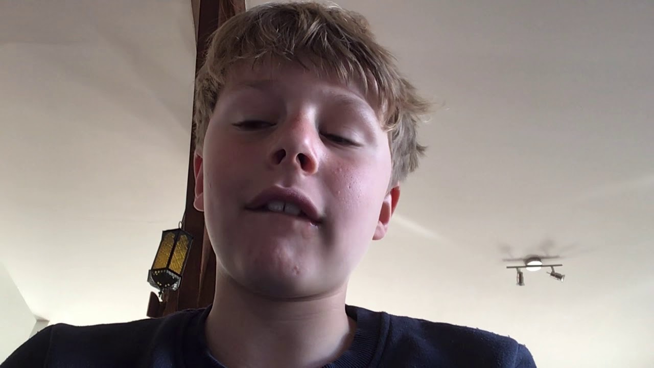 Vrouw is bang voor scheten - YouTube