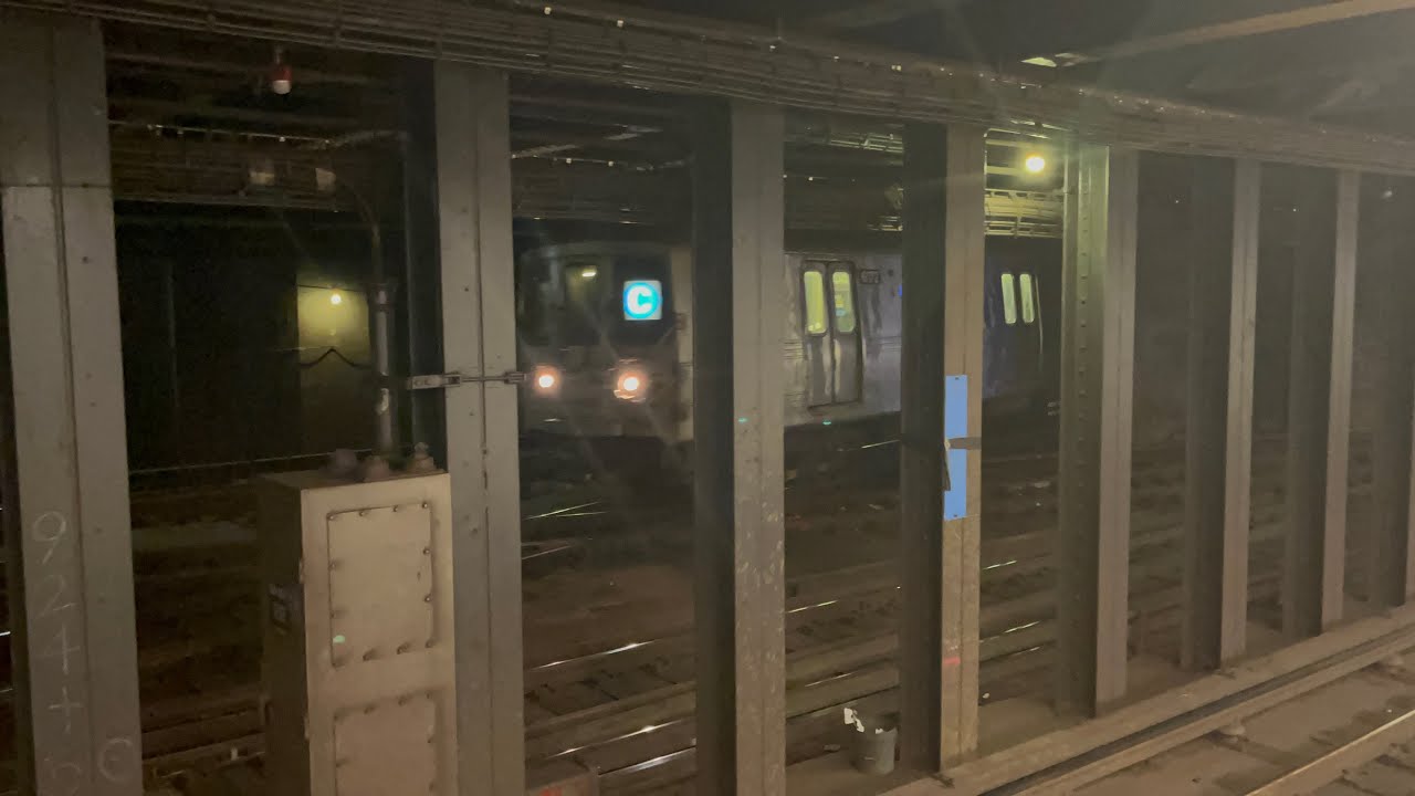 (C) Train Entering/Leaving Canal Street Holland Tunnel Station. - YouTube