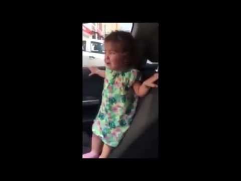 Laz Kız Kemençeyi Duyunca