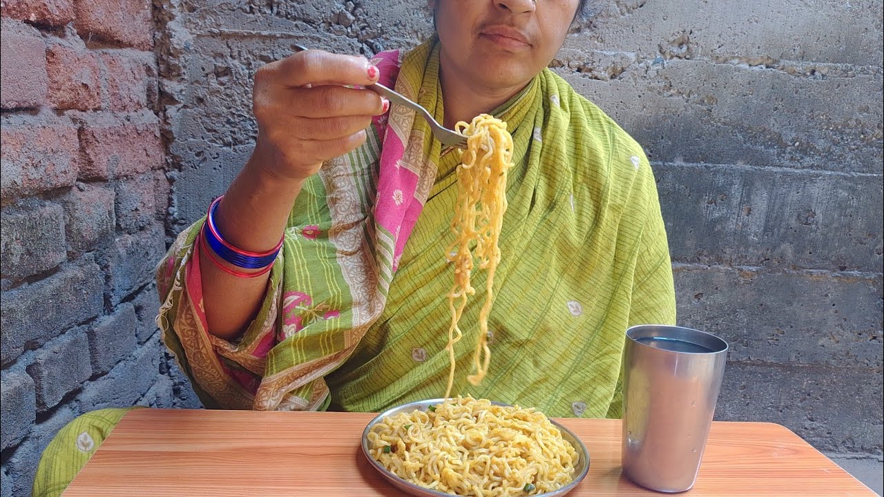#1| Home Made Garlic Maggie 😋 Very Spicy 🥵 - YouTube