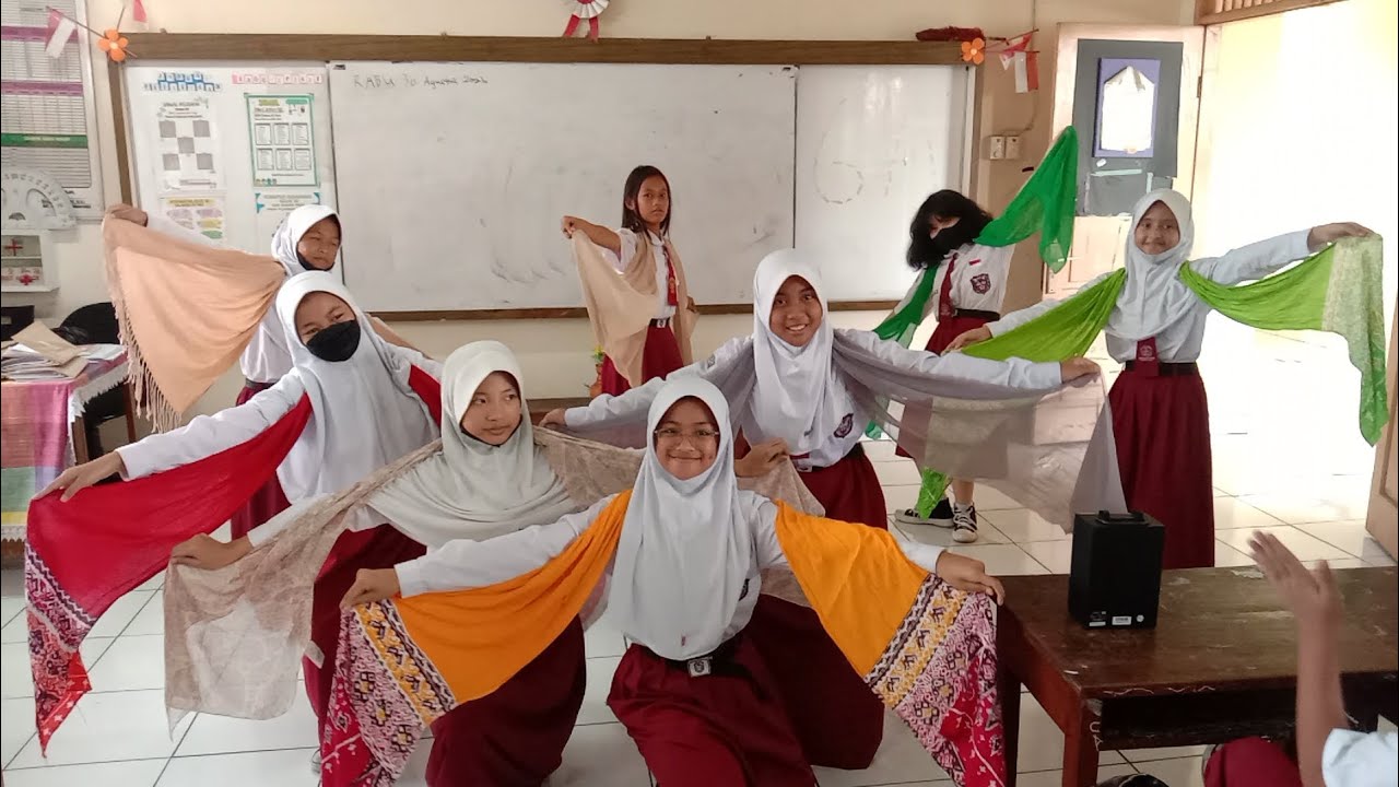 Tari Sirih Kuning ~ Betawi || PLBJ Kls V Smt 1 || Siswi Kls VB SDN ...