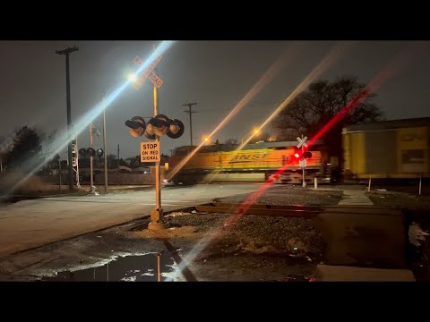 BNSF 7822 leads CN Q116? through Wyandotte, MI on 1/24/23 - YouTube