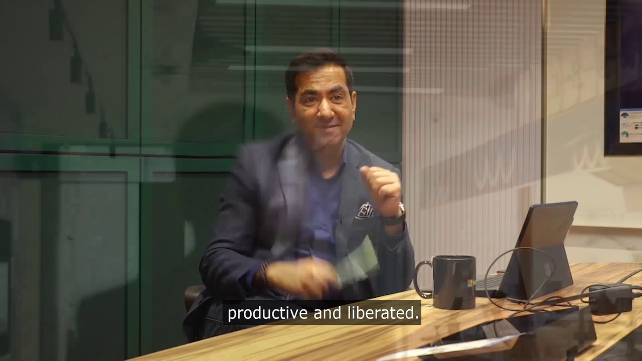 Microsoft 365 - A Day in a Microsoftie's Life: Senior Leader - YouTube