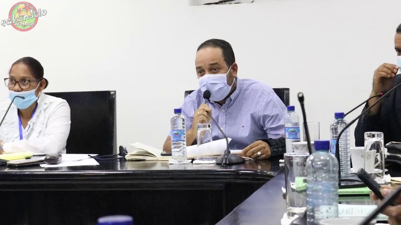 EL AYUNTAMIENTO ESTA LLENO DE BOTELLAS DISFRAZADAS DICE EL REGIDOR REY ...