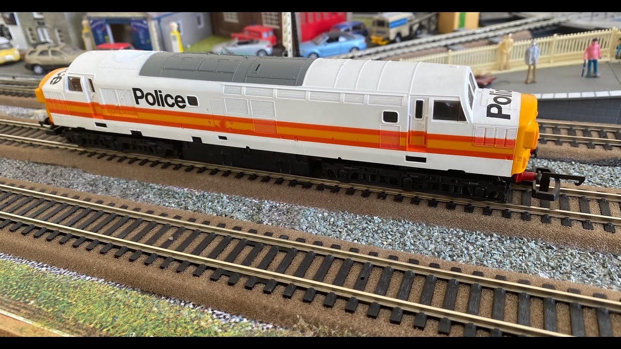 Class 37 locomotive in police livery chasing a class 43 HST recreating ...