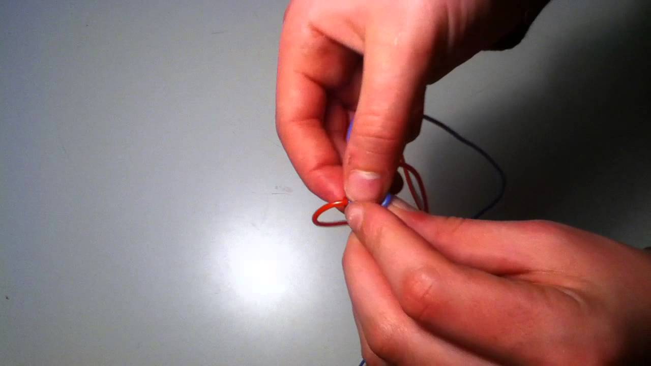 Faire un scoubidou rond - Débuter scoubidou bicolore - YouTube