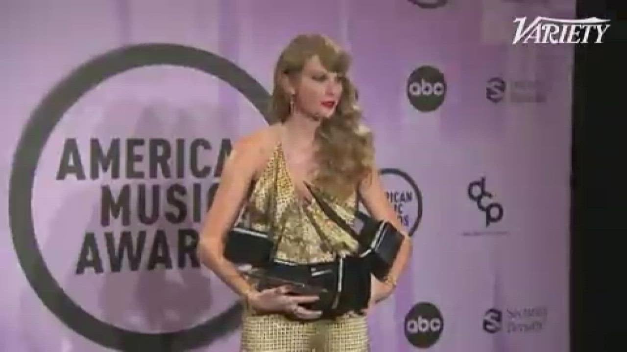Taylor Swift sweeps the AMAs | What's Trending - YouTube