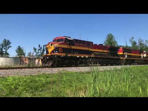 KCSM 4539 and KCS 3929 leads local freight train - YouTube