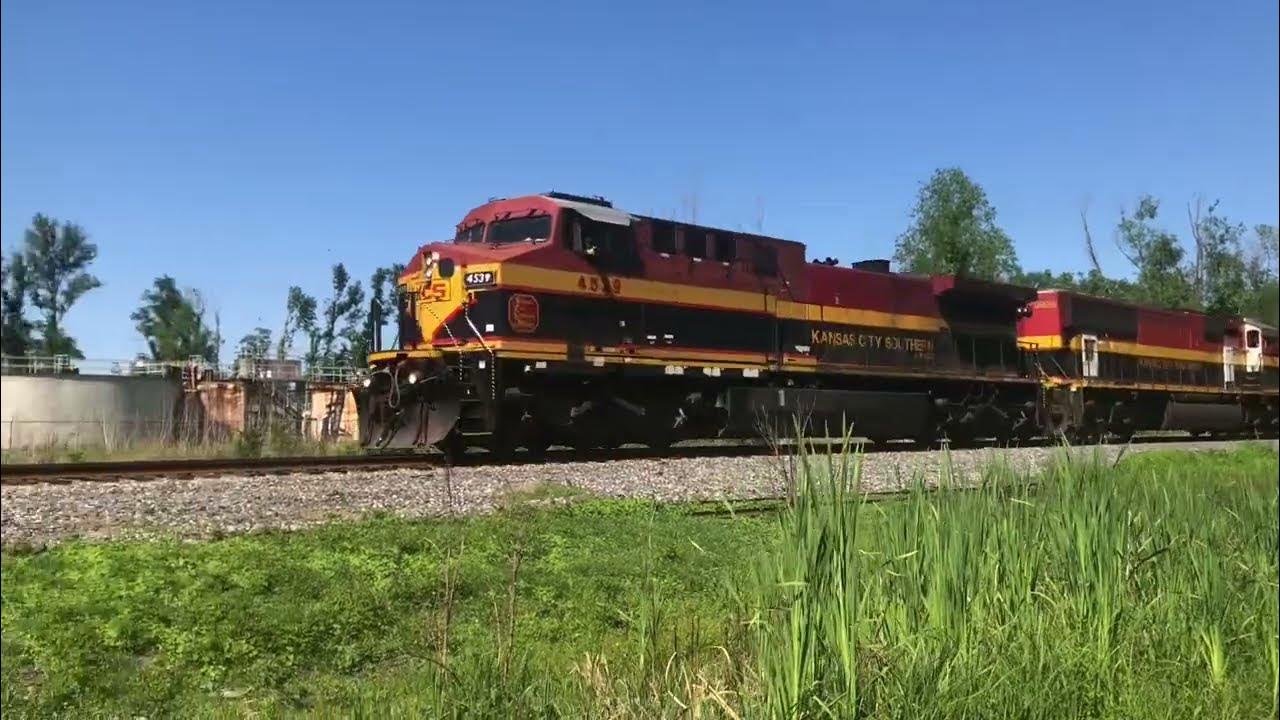 KCSM 4539 and KCS 3929 leads local freight train - YouTube