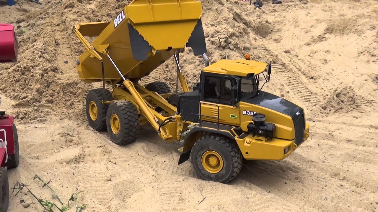 Komatsu PC 490 loading top solil on Bell B35D - YouTube