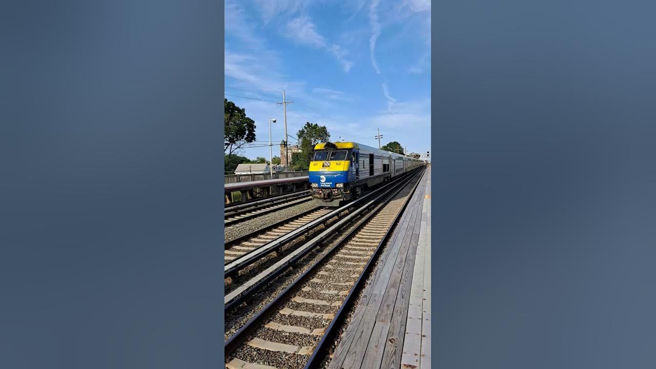 Port Jefferson Bound DM30AC LIRR train at Hollis - YouTube