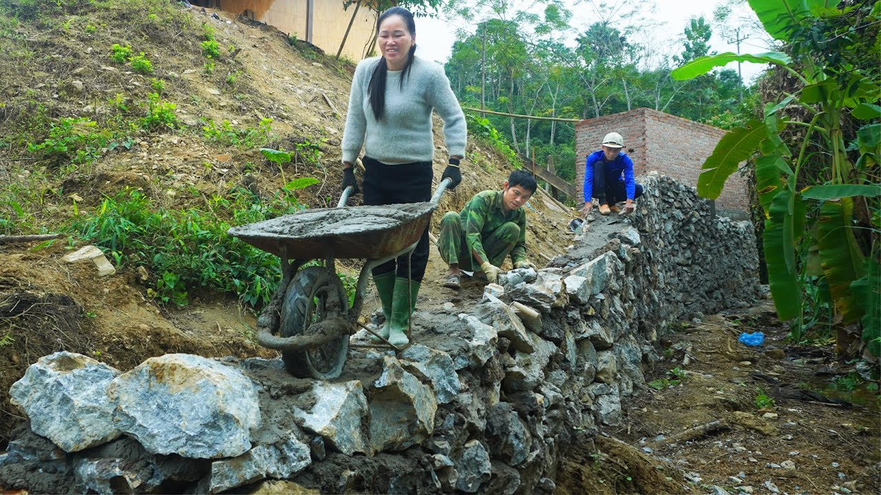 Complete the massive stone wall, solid foundation completed ...