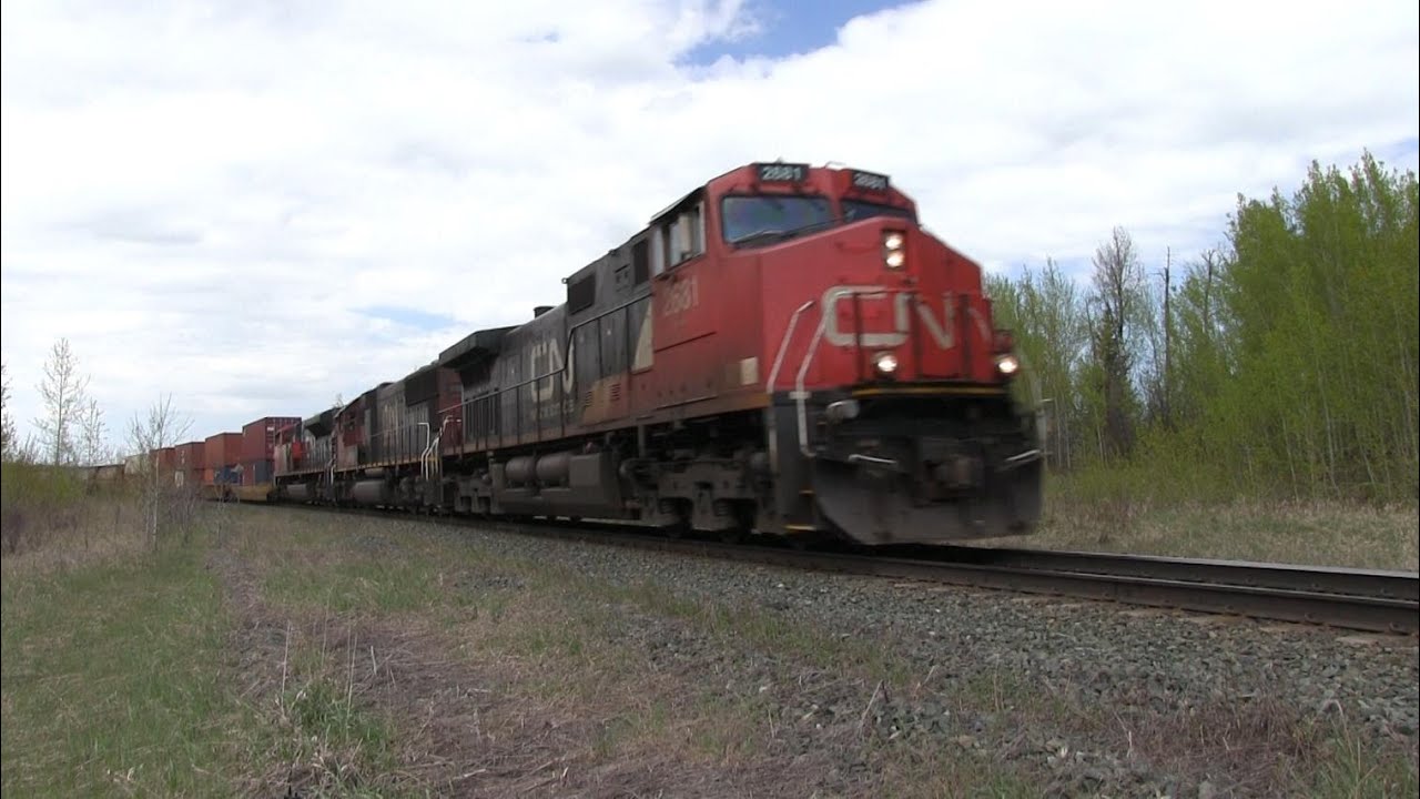 CN Train Spotting HD: CN 2681 IC 1008 & CN 8827 Leads CN 310 East w/ Friendly Crew 9/23 5/14/15 ...
